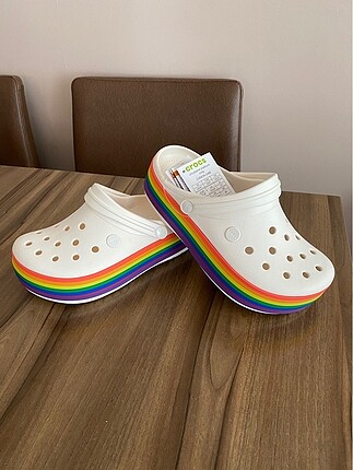Crocs Platform Rai̇nbow W7(37/38) Numara Yeni̇!! Crocs Sandalet %20 ...