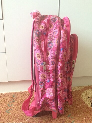 Çilek Kızlı Tekerlekli Çanta Okul Çantası Zara Sırt Çantası %20 ...